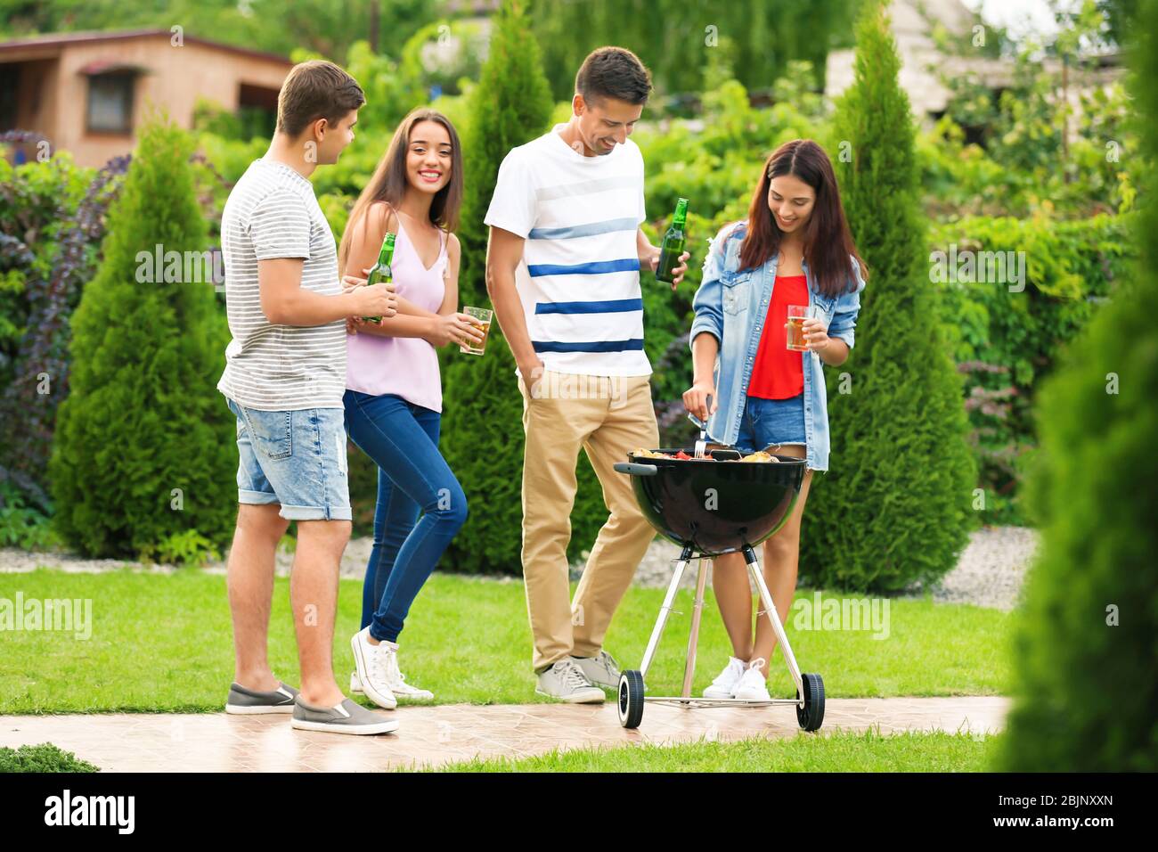 Friends having cookout hi-res stock photography and images - Alamy