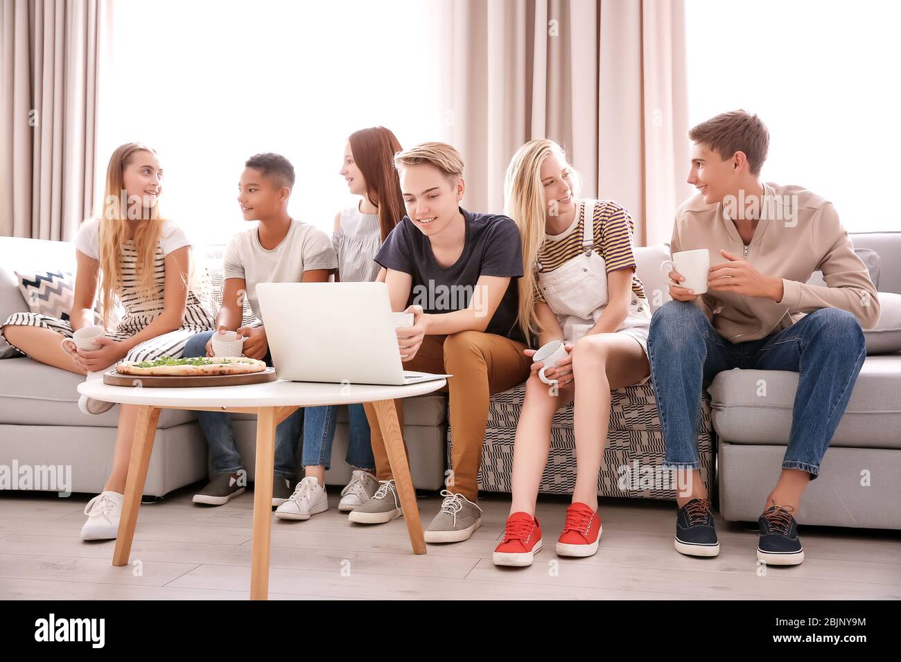 Group of teenagers watching movie at home Stock Photo - Alamy