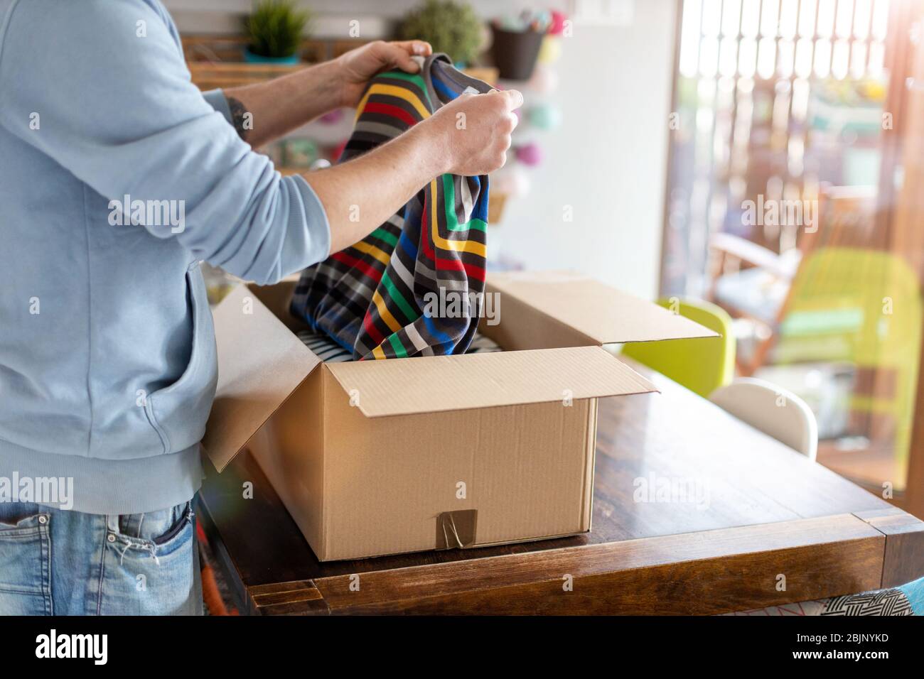 Packing parcel clothing hi-res stock photography and images - Alamy