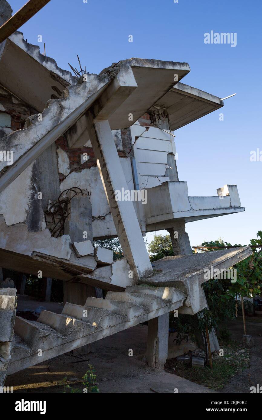 Building destroyed during the earthquake Stock Photo - Alamy