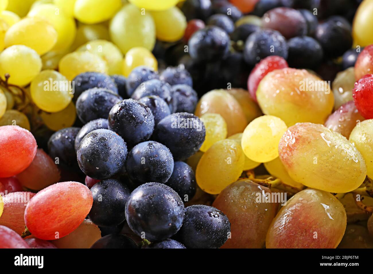 Different varieties of grapes, closeup Stock Photo - Alamy
