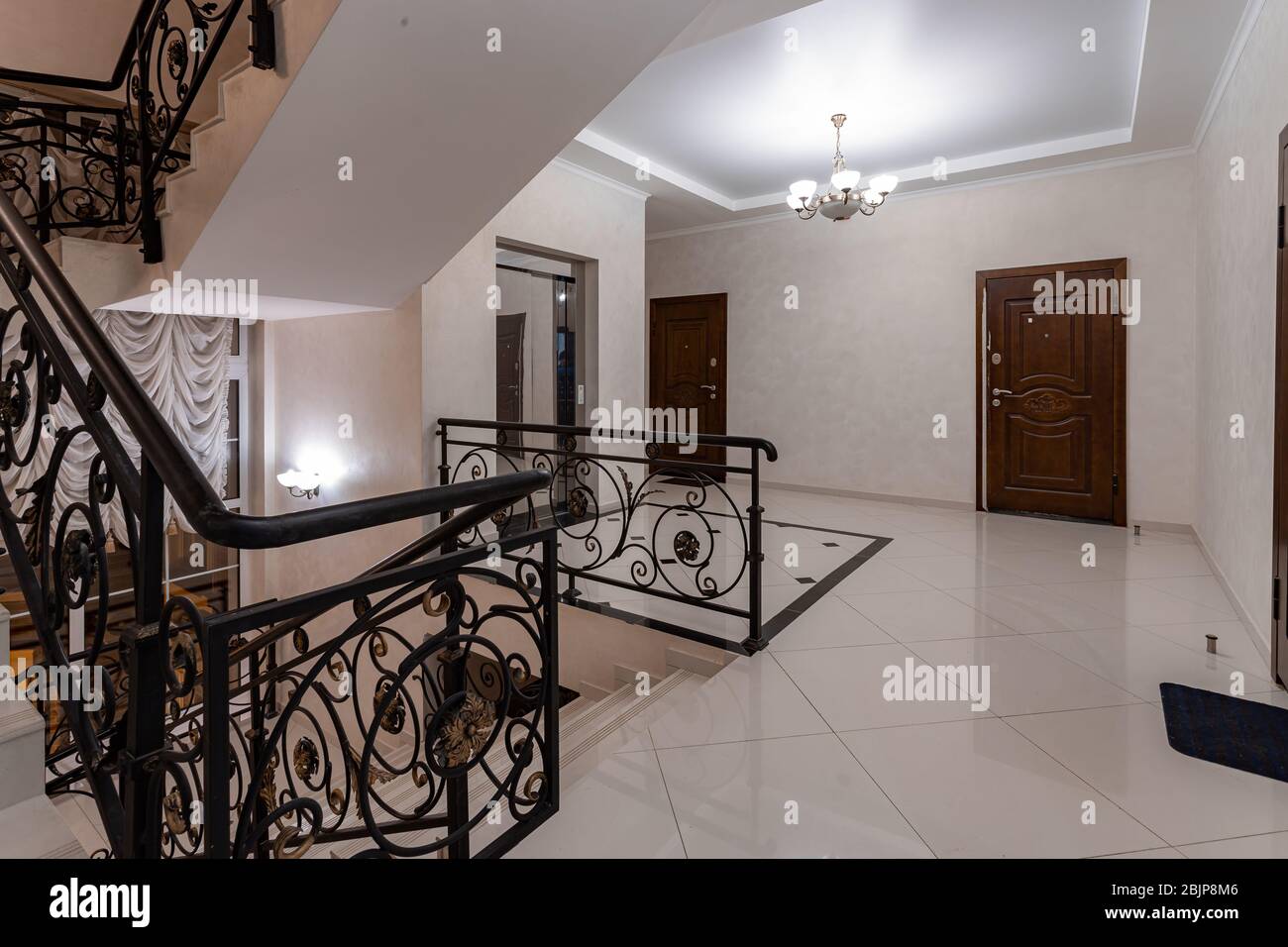 Entry hallway residential hi-res stock photography and images - Alamy
