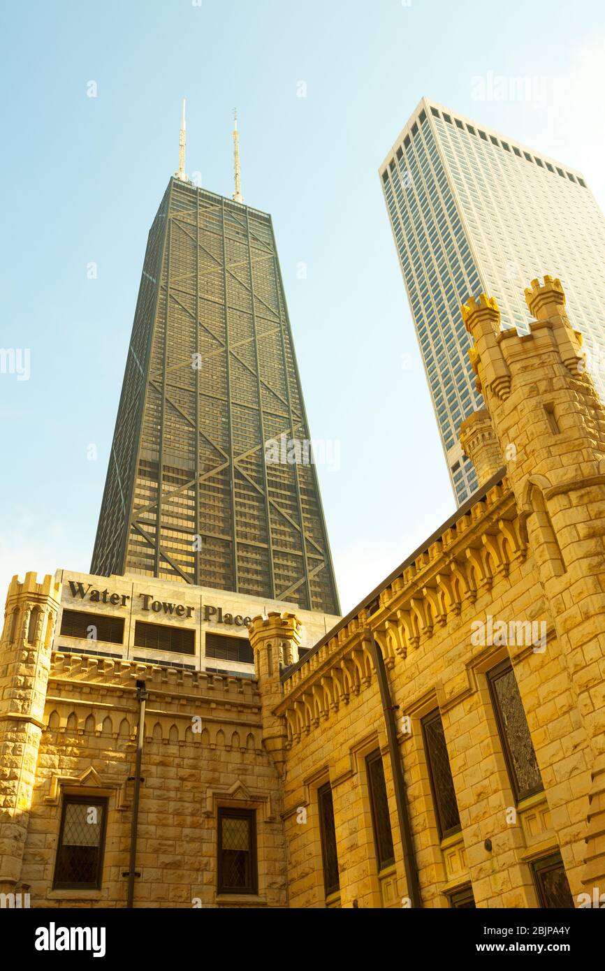 John hancock tower chicago hi-res stock photography and images - Alamy