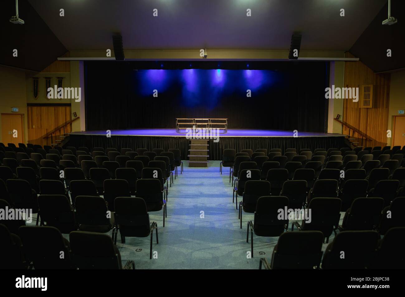 Audience seats stage lights hi-res stock photography and images - Alamy