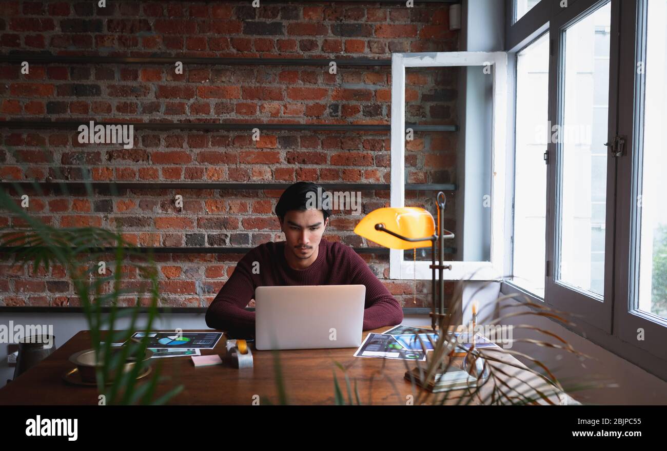 Man young laptop home hi-res stock photography and images - Alamy