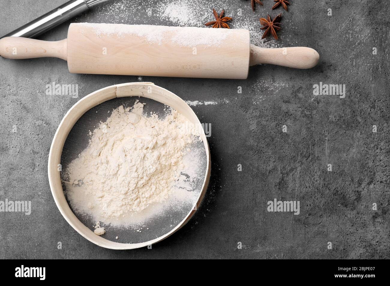 Sieve flour on gray hi-res stock photography and images - Alamy
