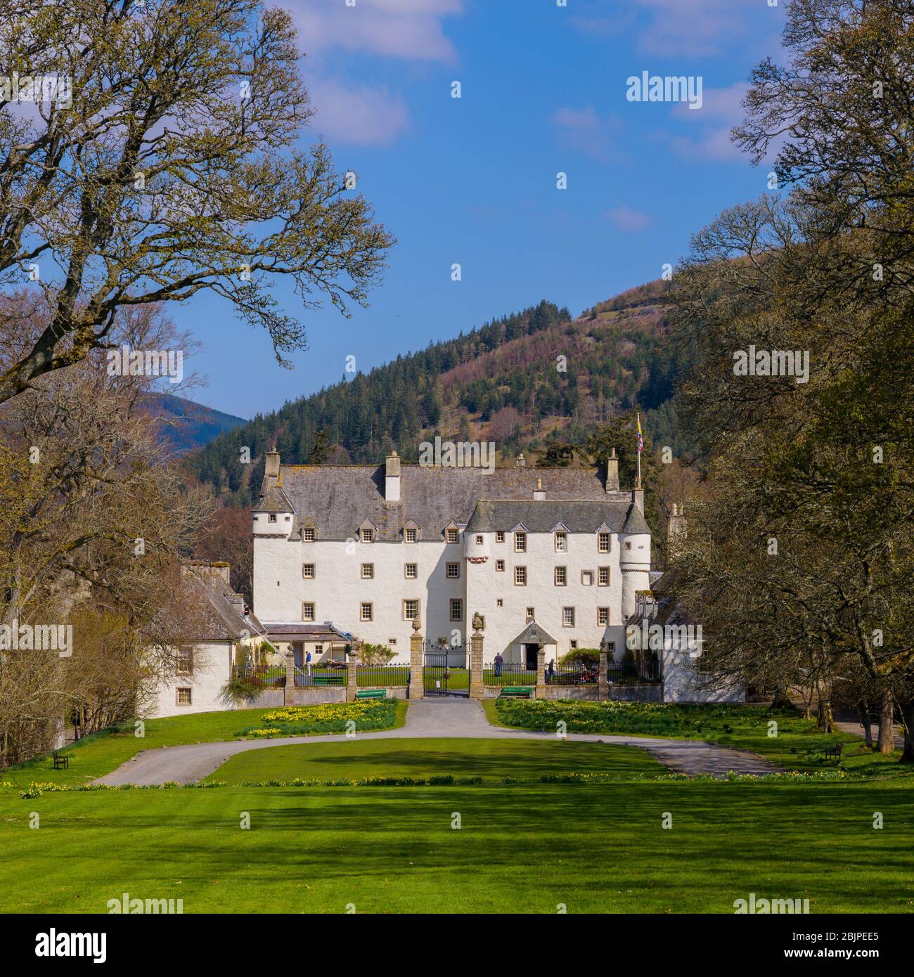 Traquair house hi-res stock photography and images - Alamy