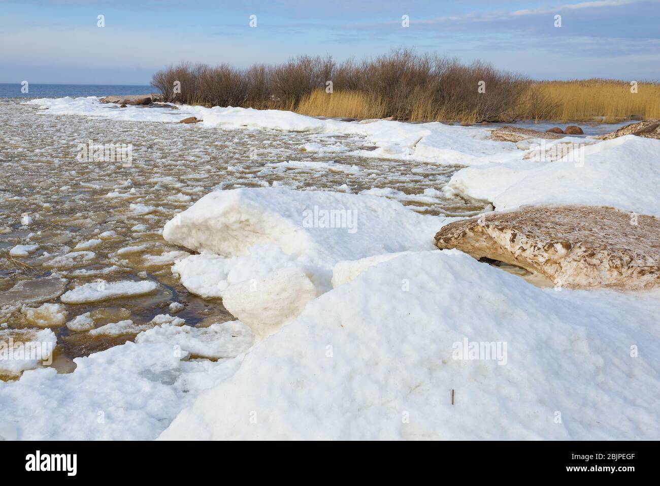Day lake on march hi-res stock photography and images - Alamy
