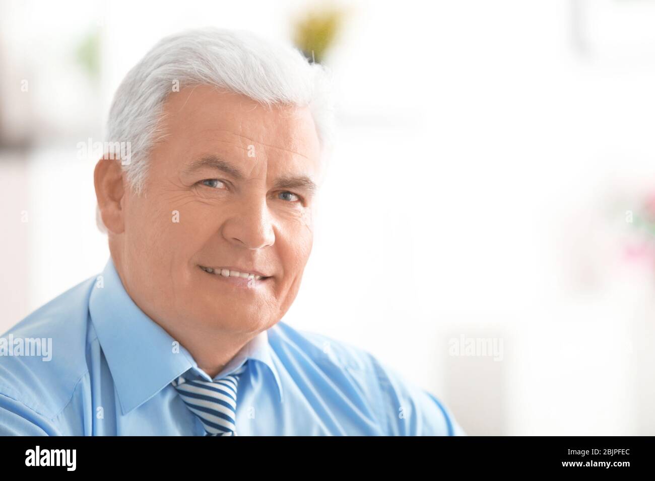 Mature man in formal clothes hi-res stock photography and images - Alamy