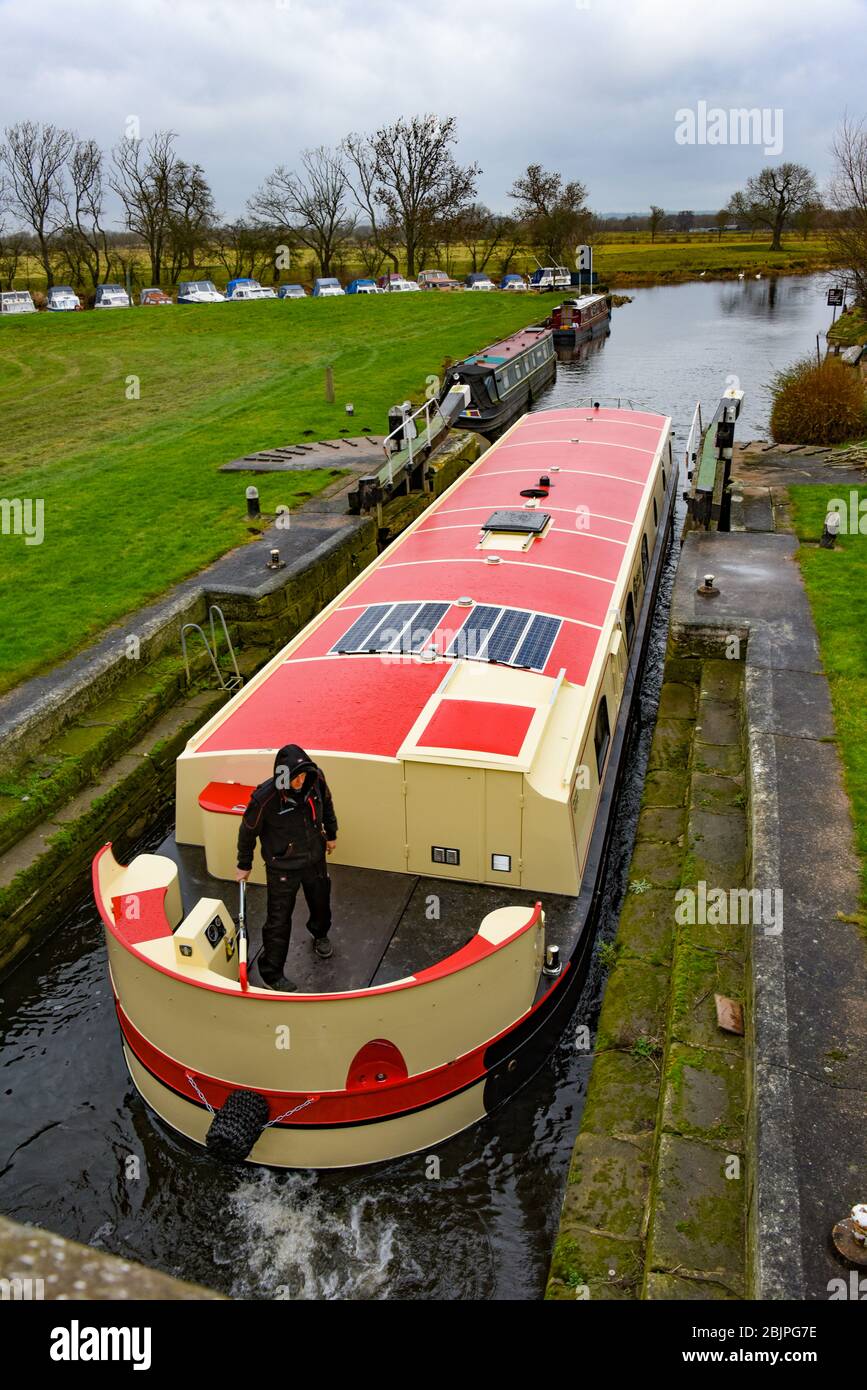 New wide beam boat on the River Soar near Ratcliffe on Soar ...