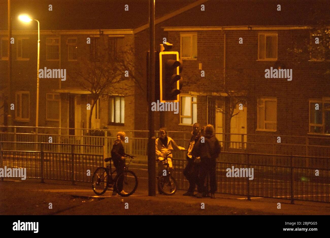 Council estate uk girls hi-res stock photography and images - Alamy