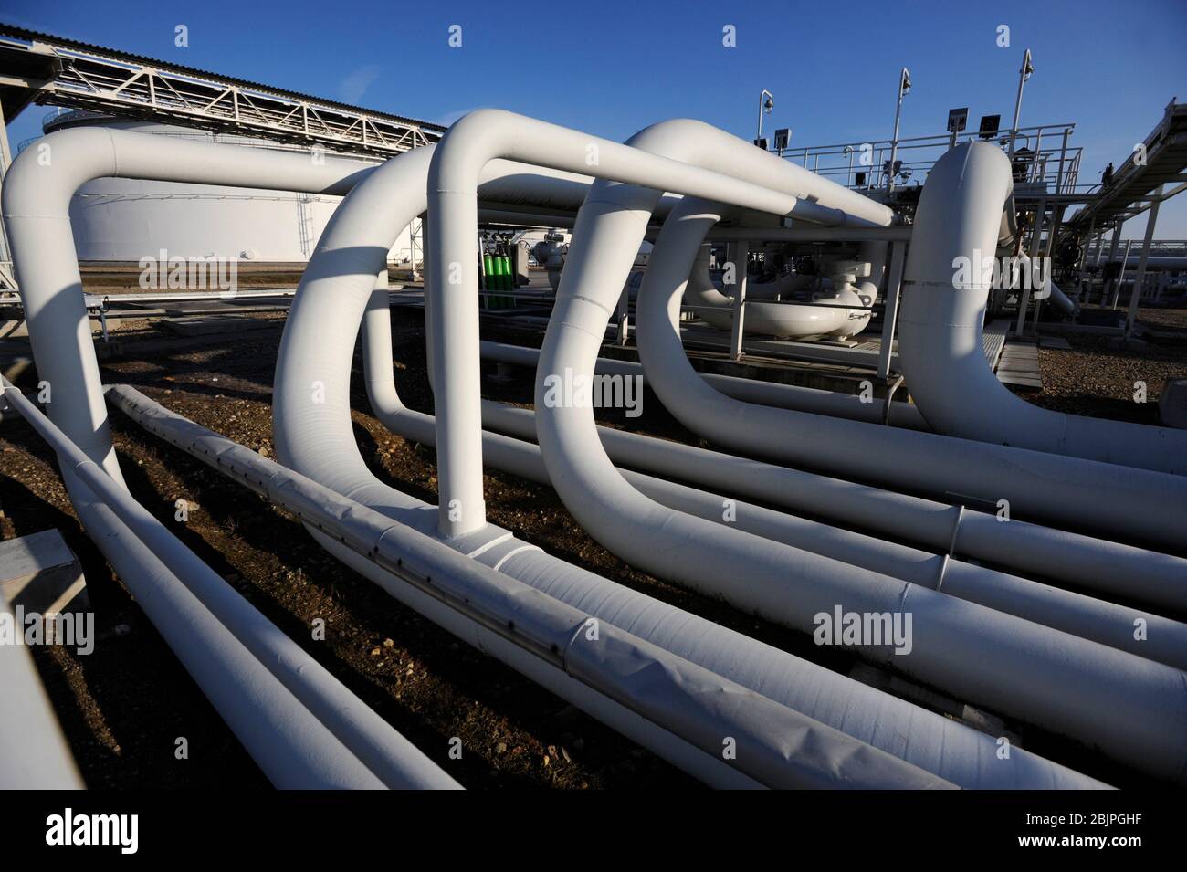 Oil tank farm hi-res stock photography and images - Alamy