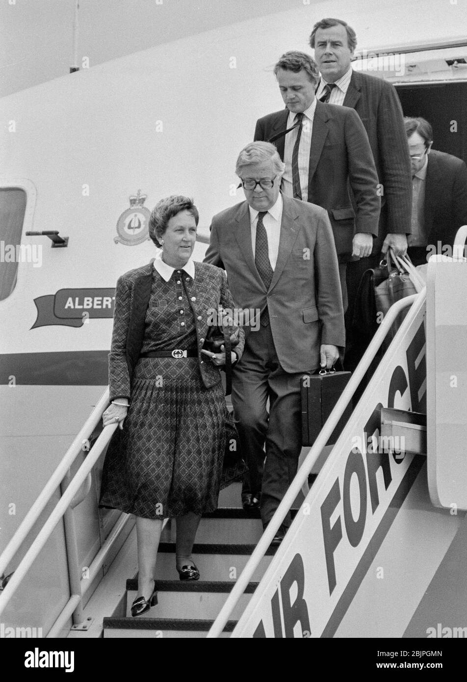 Foreign secretary Geoffrey Howe and his wife Elspeth return to London ...