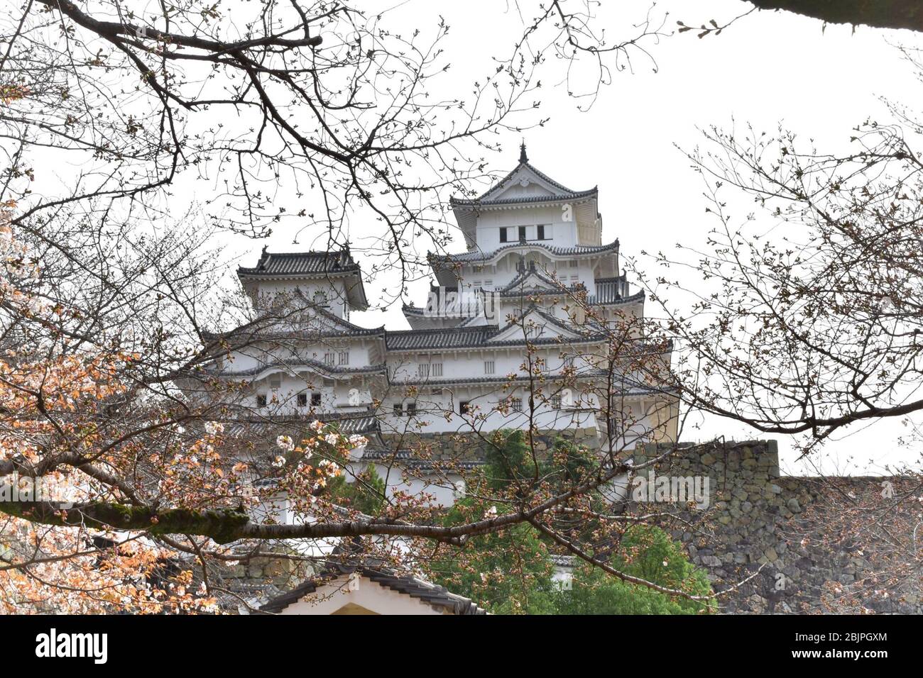 Himeji-jo castle, one of the few original castles, built in 1580 ...