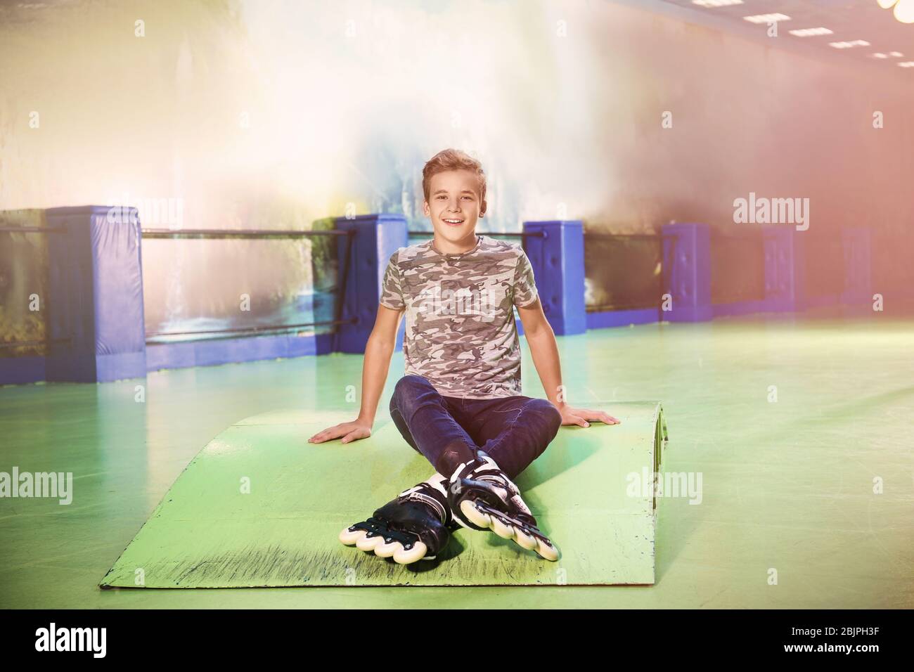 Teen boy speed skating hi-res stock photography and images - Alamy