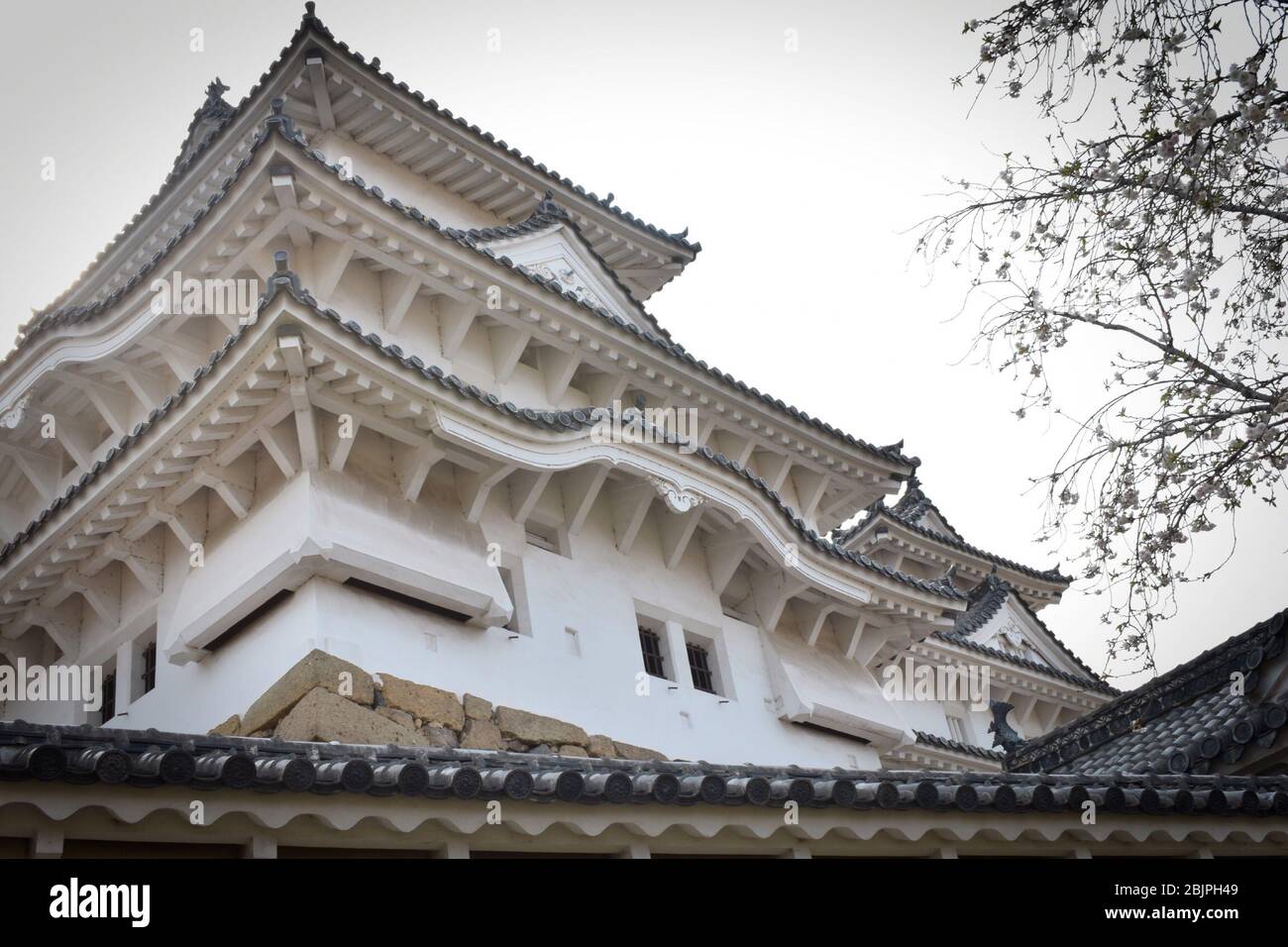 Himeji-jo castle, one of the few original castles, built in 1580, view ...