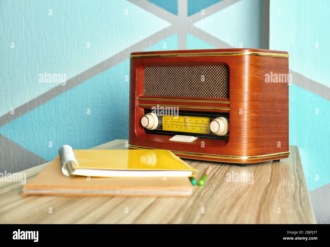 Retro radio on table Stock Photo - Alamy