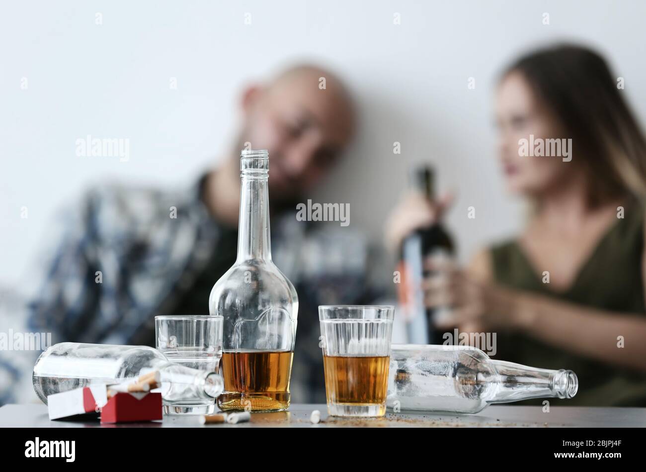 Drunk couple hi-res stock photography and images - Alamy