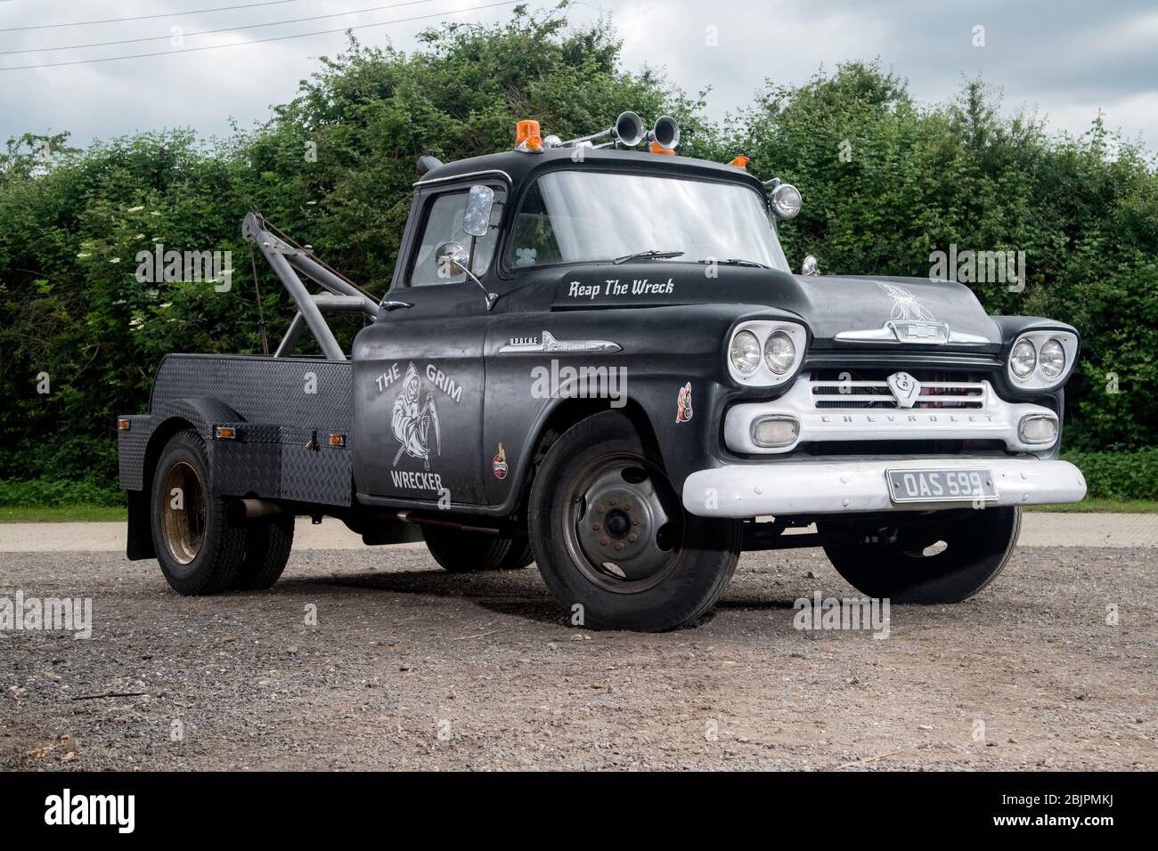 1958 Chevrolet Apache classic American tow truck Stock Photo - Alamy