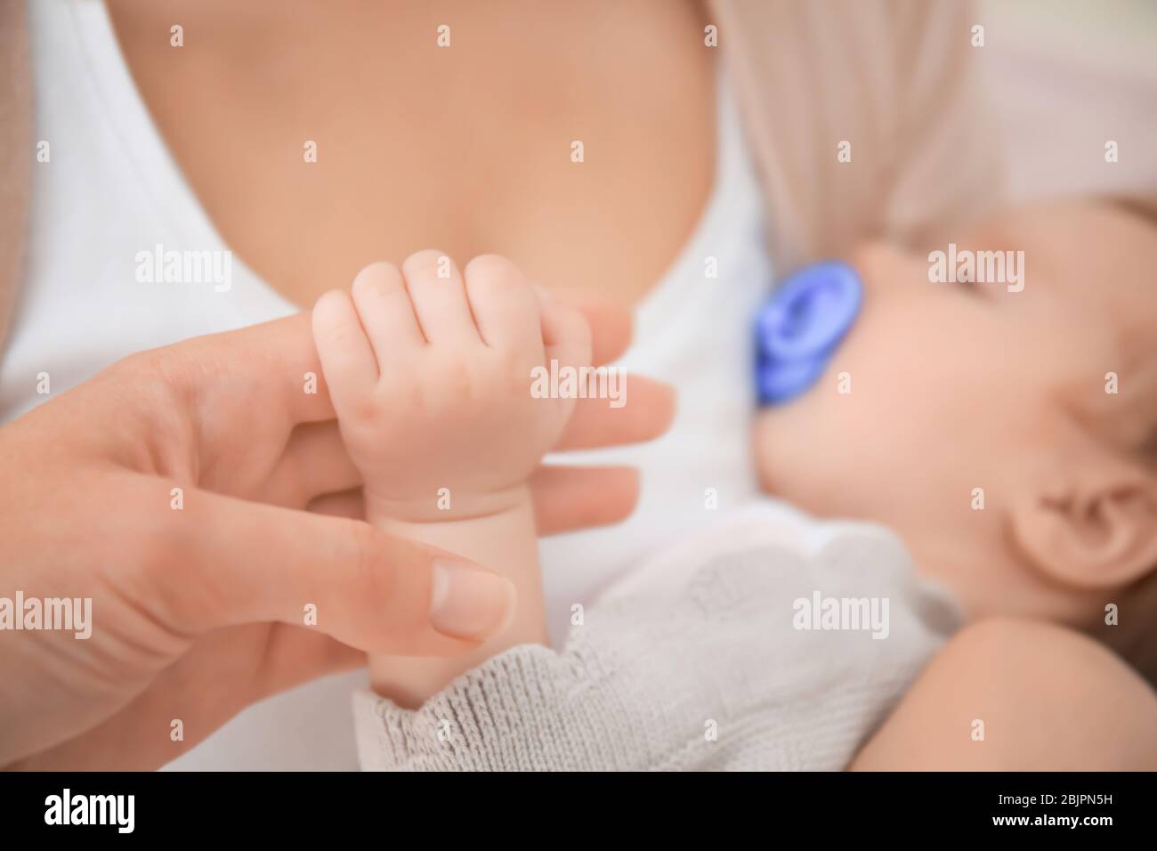 Baby holding mothers hand hi-res stock photography and images - Alamy