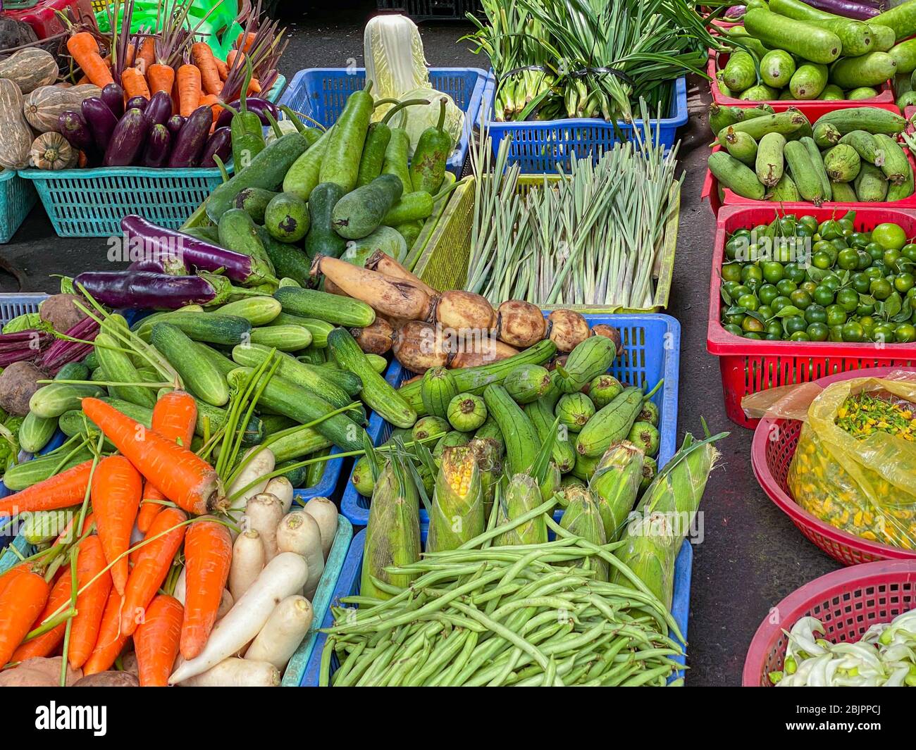 Fresh vegetables for sale at Vietnam outdoor bazaar Stock Photo - Alamy