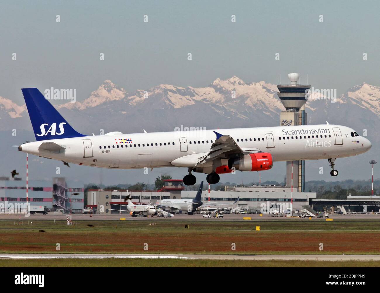 Scandinavian airlines aircraft hi-res stock photography and images - Alamy