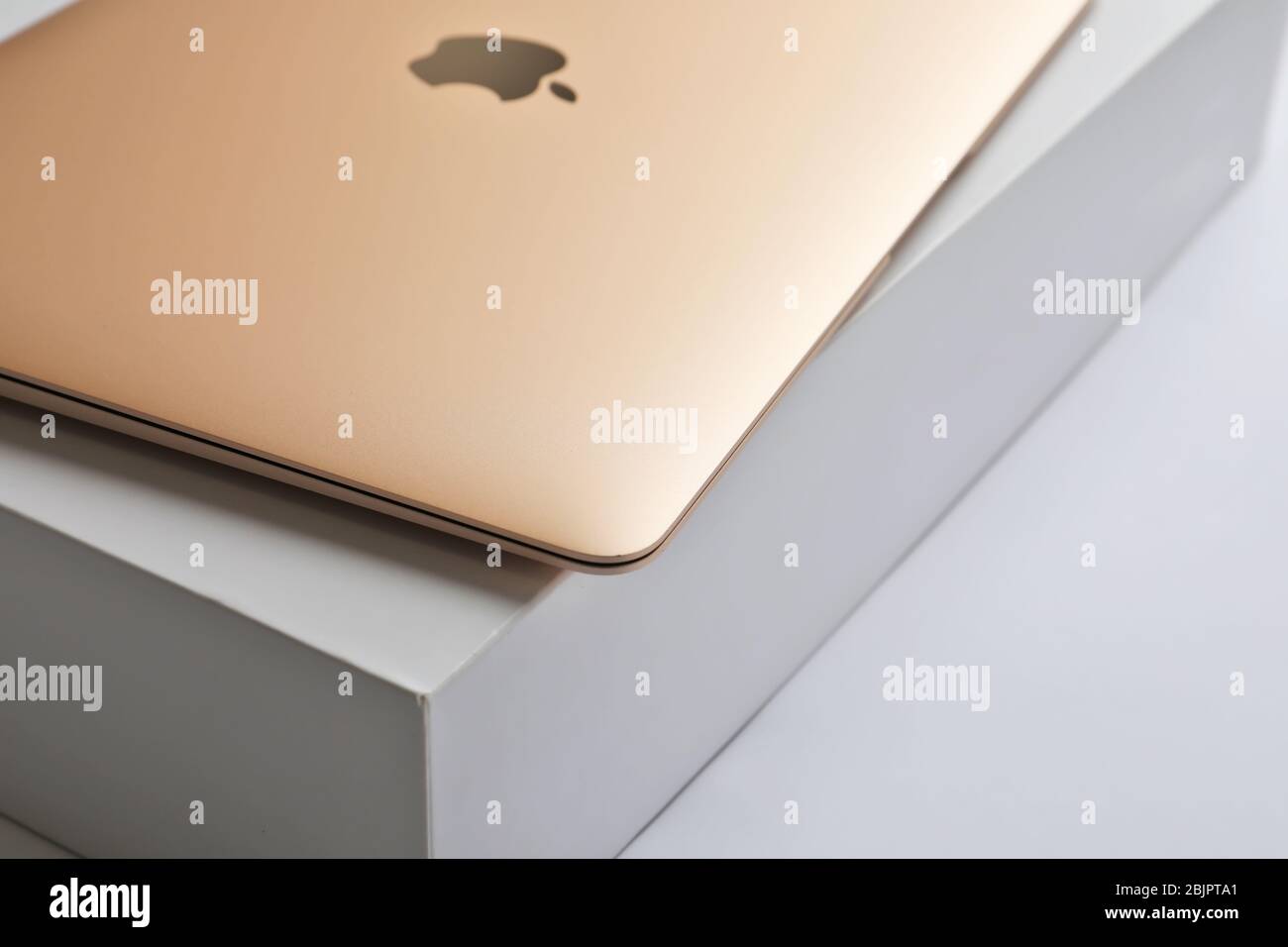 Macbook box hi-res stock photography and images - Alamy