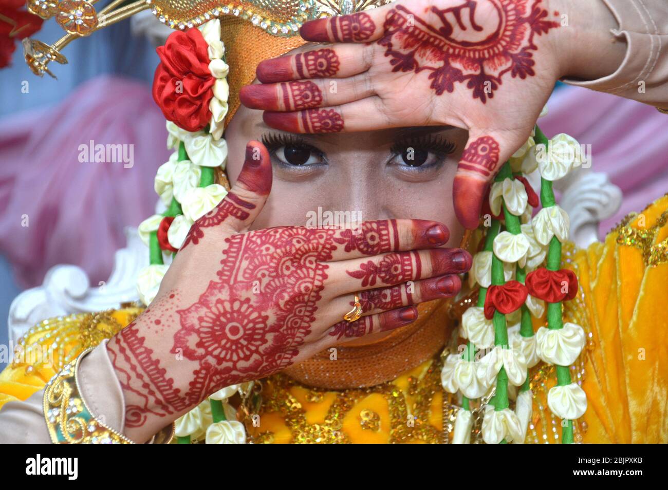 Muslim bride and groom prayer hi-res stock photography and images - Alamy