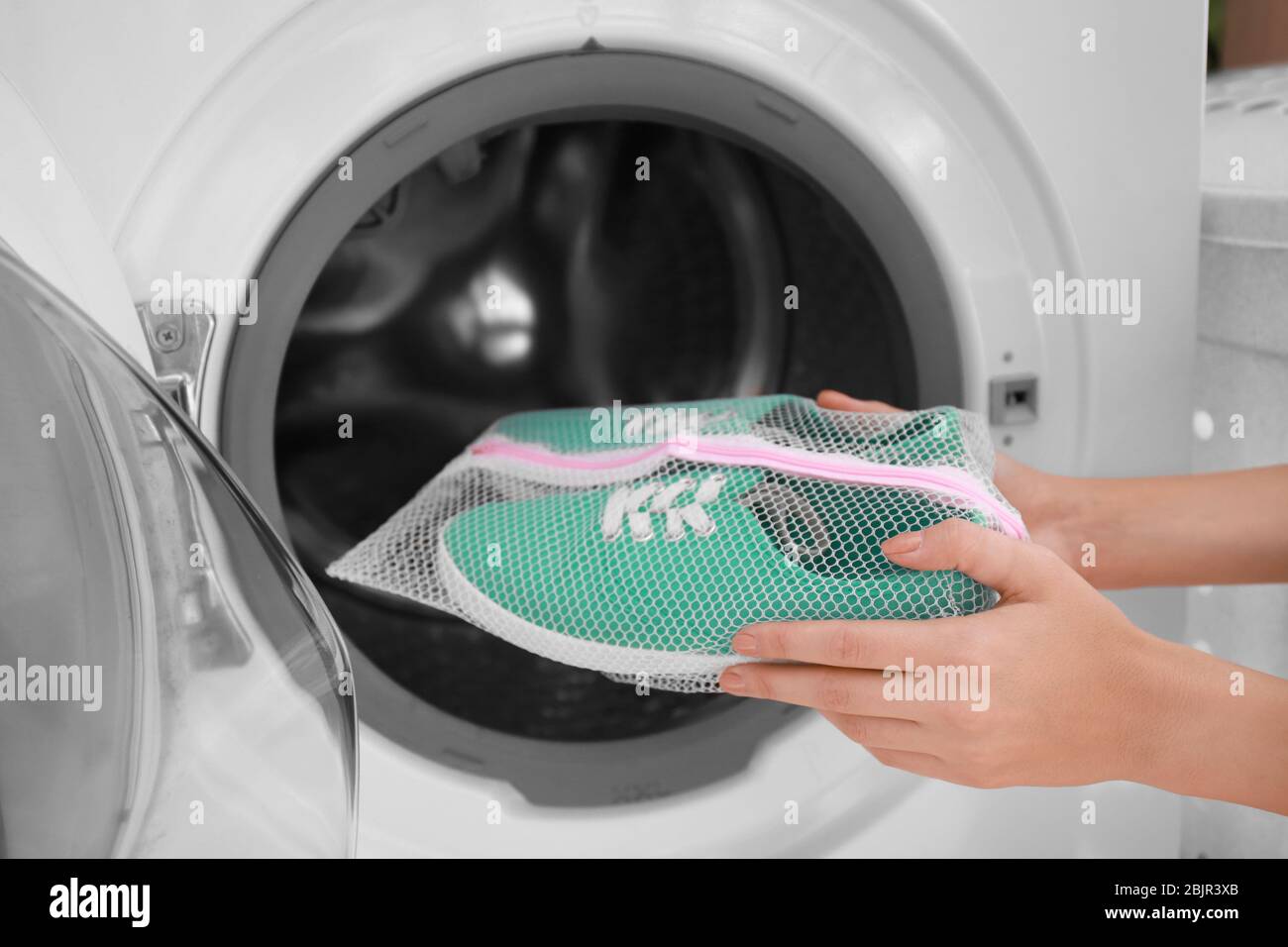 Sneakers washing machine hi-res stock photography and images - Alamy