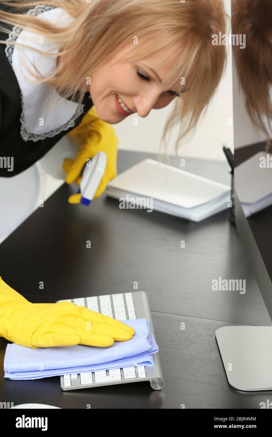 Dust in keyboard hi-res stock photography and images - Alamy
