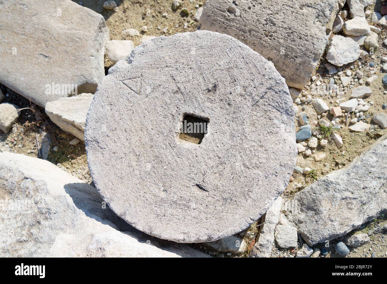 Circular column hi-res stock photography and images - Alamy