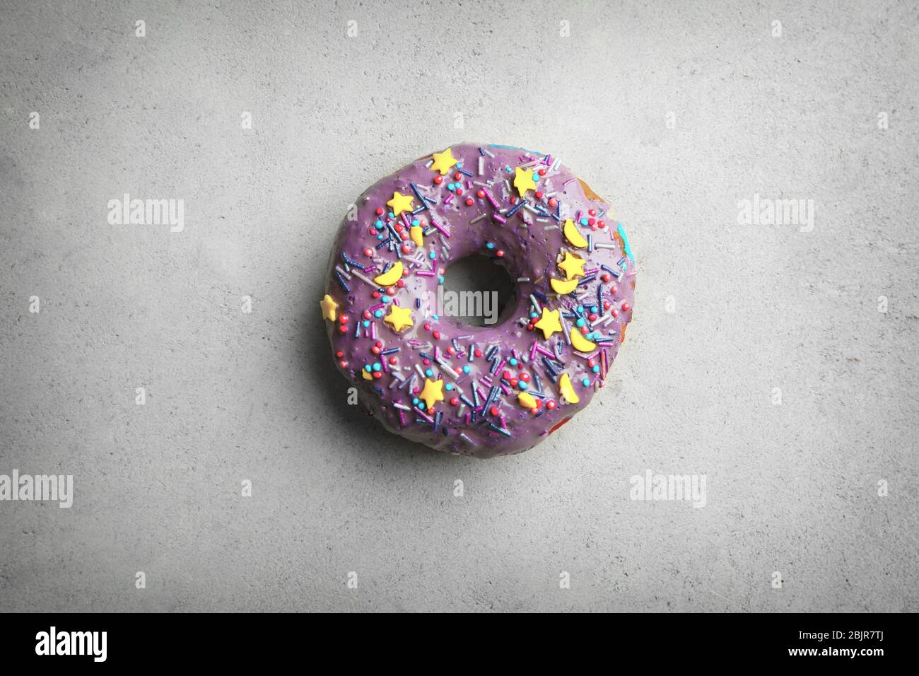 Purple donut hi-res stock photography and images - Alamy