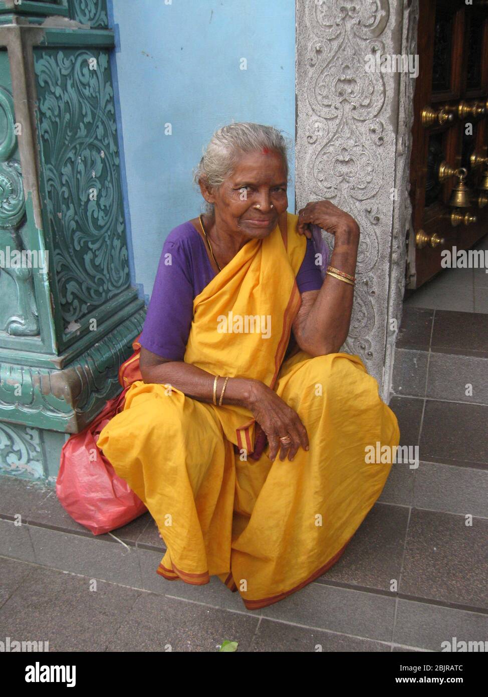 Old hindu woman Stock Photo - Alamy