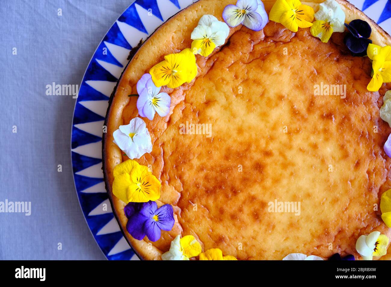 Cheesecake decorated edible flowers hi-res stock photography and images ...