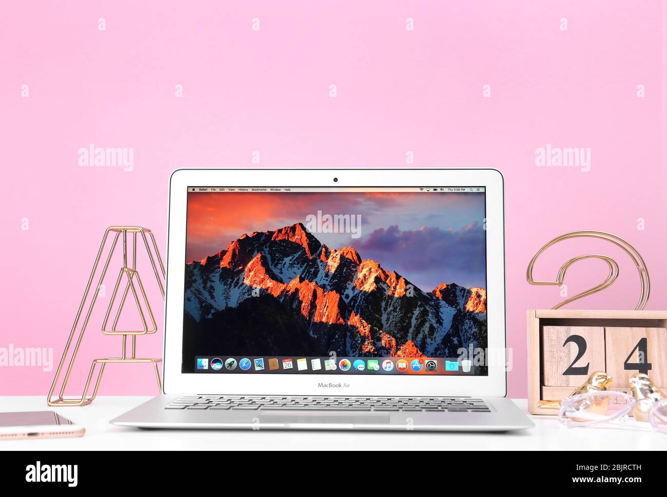 Mac os wallpaper hi-res stock photography and images - Alamy