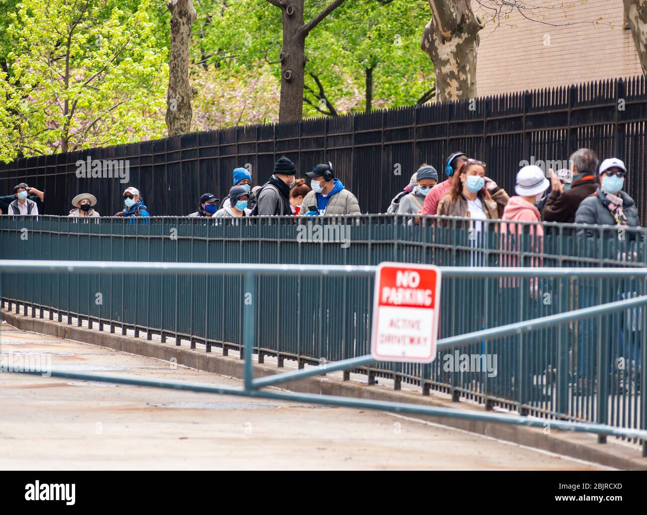 Covid food bank line new york hi-res stock photography and images - Alamy