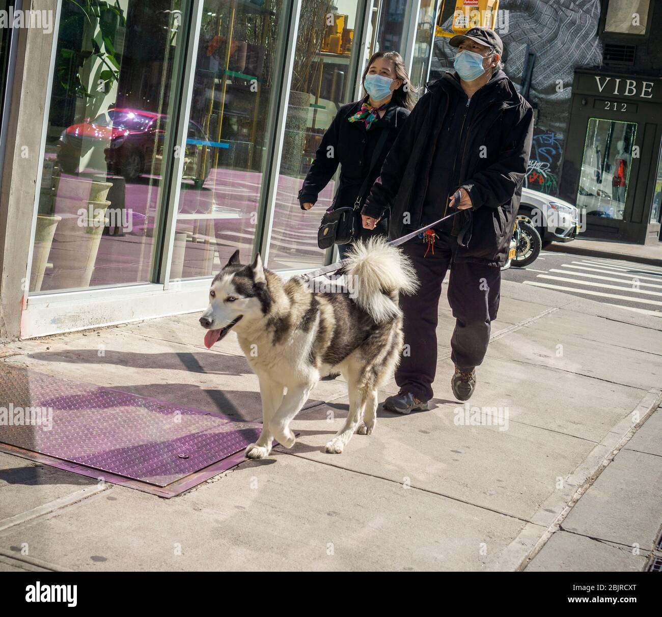 Mask masks walking hi-res stock photography and images - Alamy