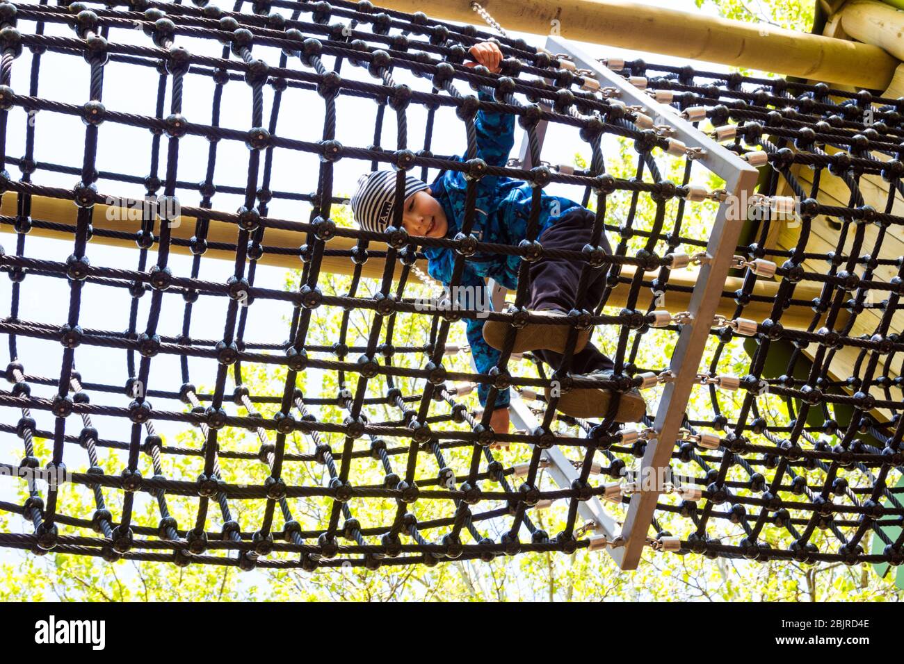 Kids net hi-res stock photography and images - Alamy