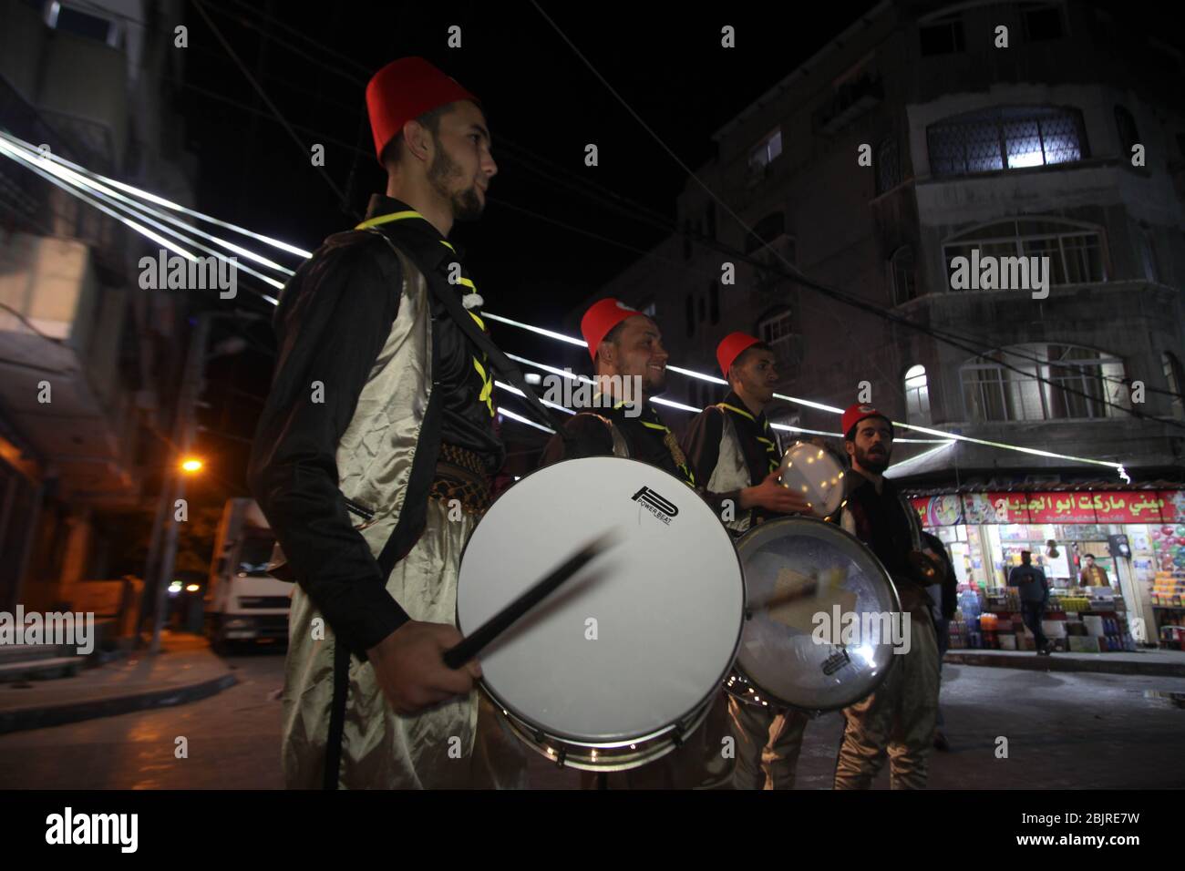 Gaza, Palestine. 30th Apr, 2020. Drummers wearing traditional cloths ...