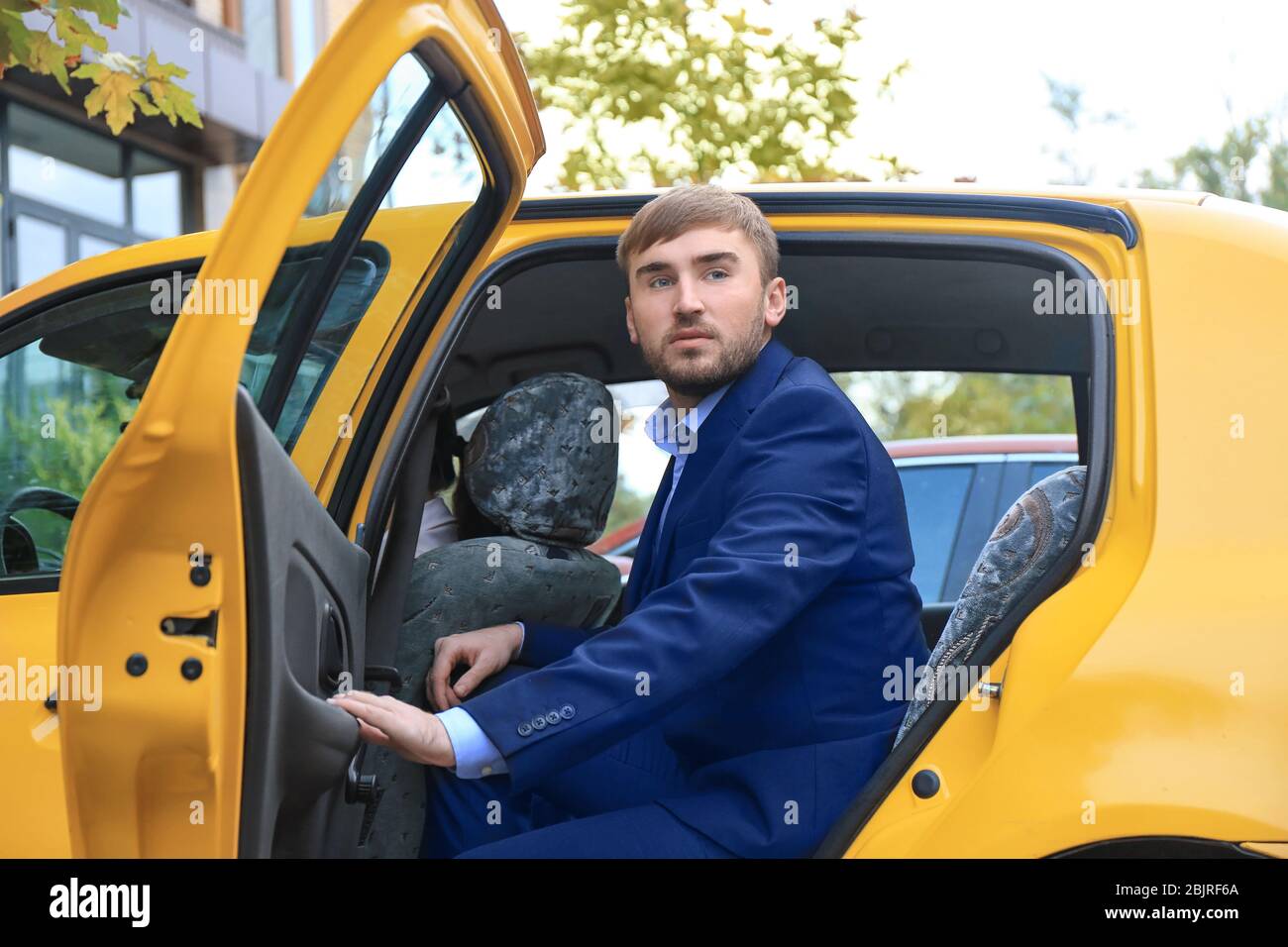 Getting out of taxi cab car hi-res stock photography and images - Alamy