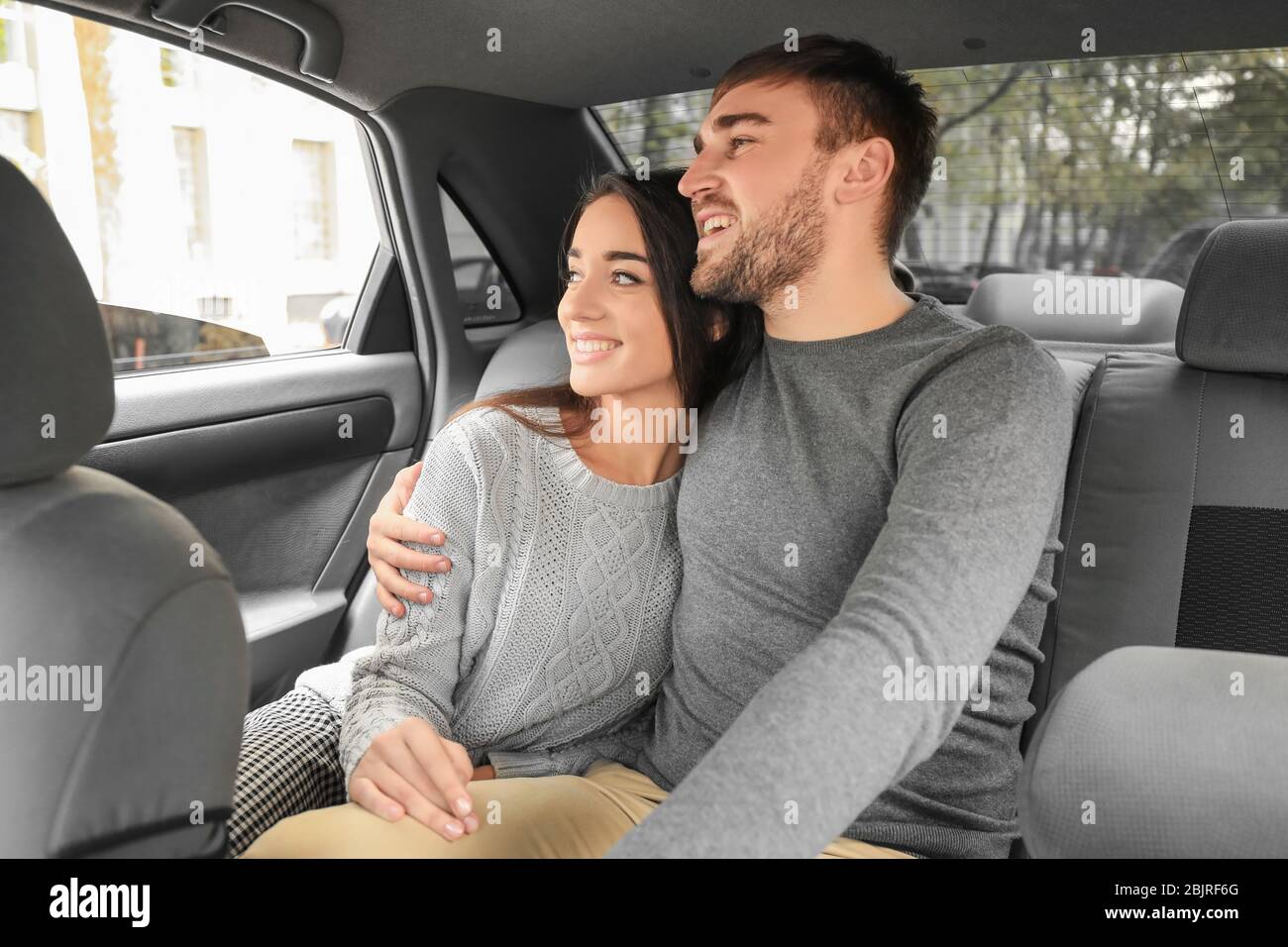 Couple back of taxi hi-res stock photography and images - Alamy