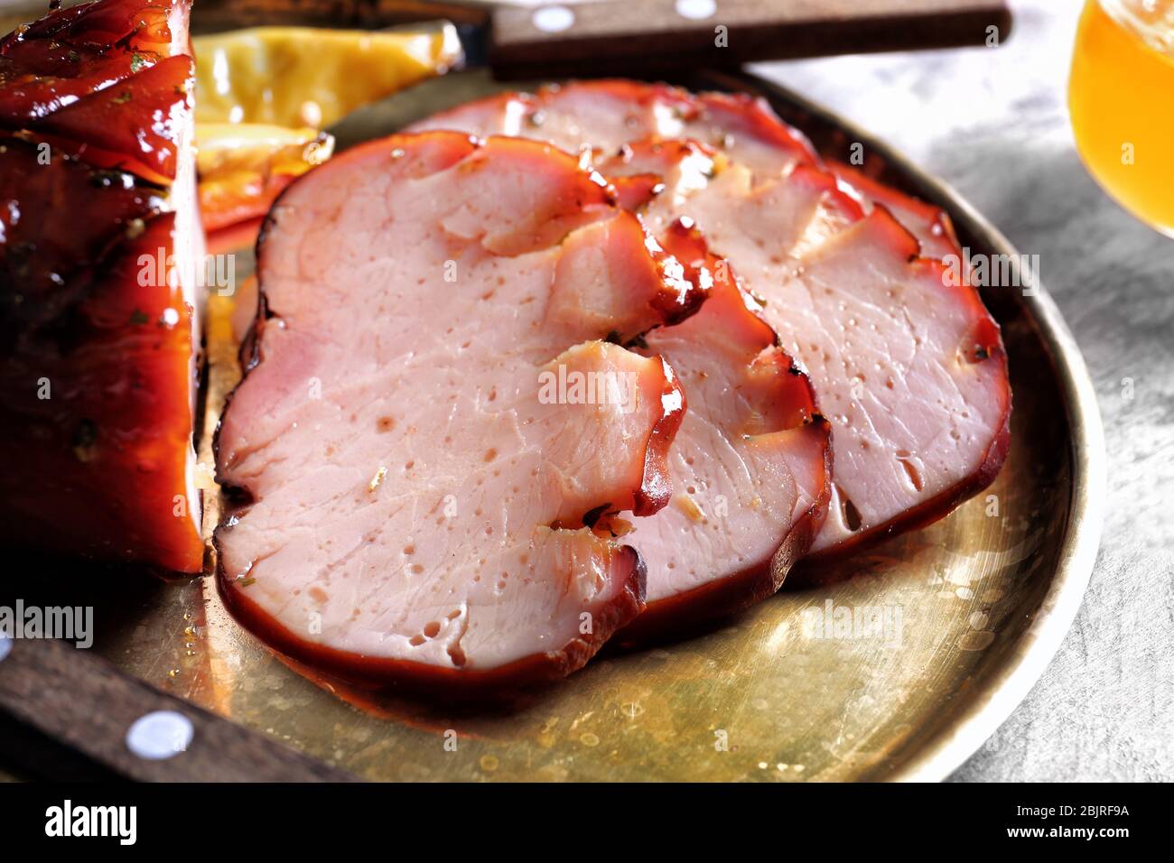 Honey baked ham hi-res stock photography and images - Alamy