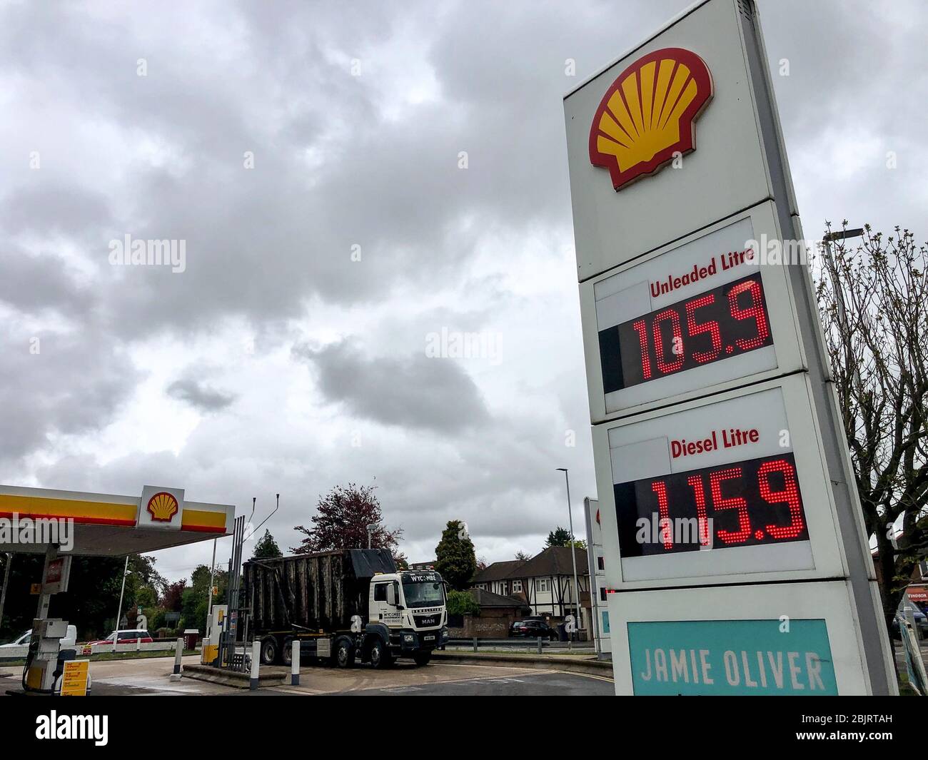 Shell fuel station hi-res stock photography and images - Alamy