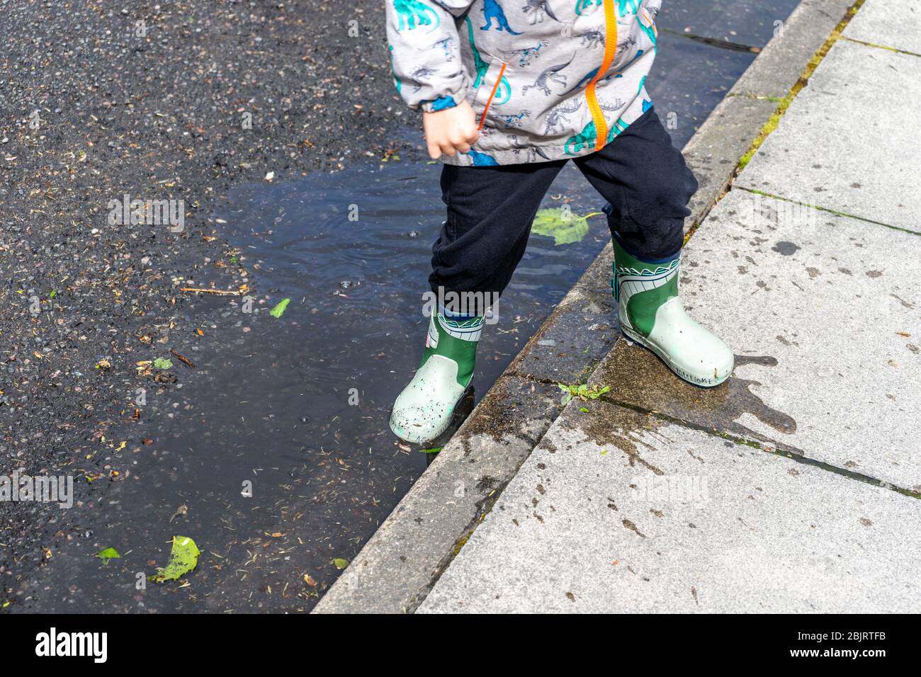 Wearing wellies hi-res stock photography and images - Alamy