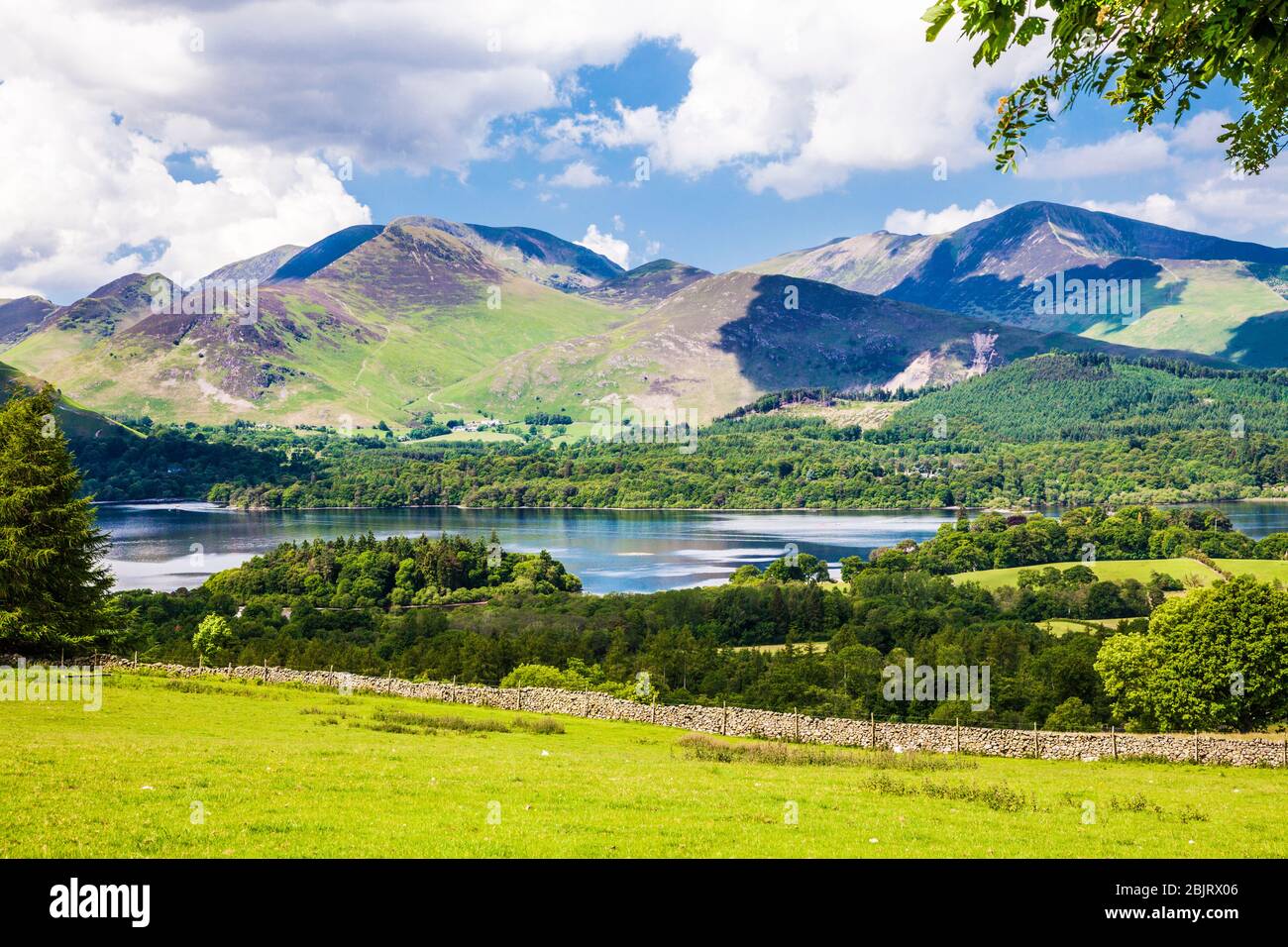 View over Derwent Water to Cat Bells in the Lake District National Park ...