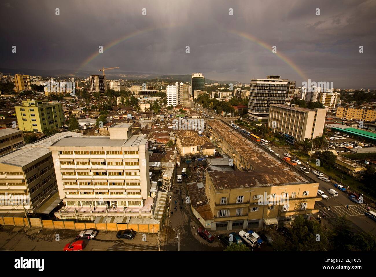 A rainbow overstreches parts of the Ethiopien capitol Addis Ababa ...