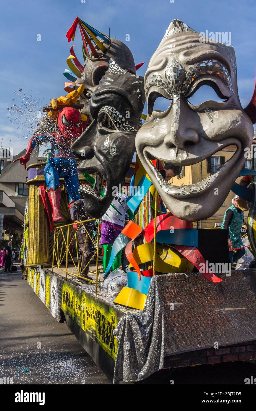 Masquerade parade at carnival in Crema Stock Photo - Alamy