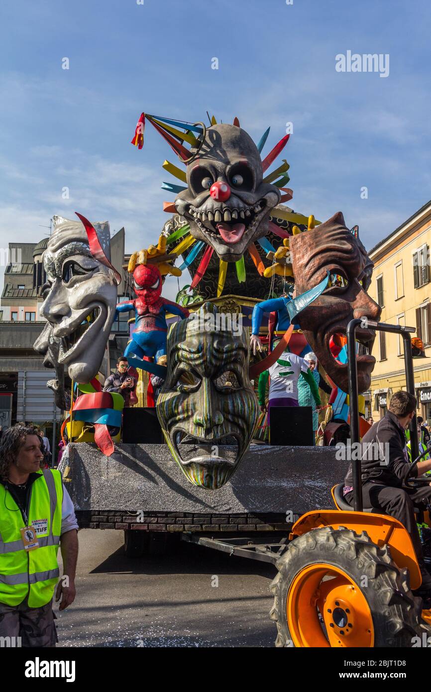 Masquerade parade at carnival in Crema Stock Photo - Alamy