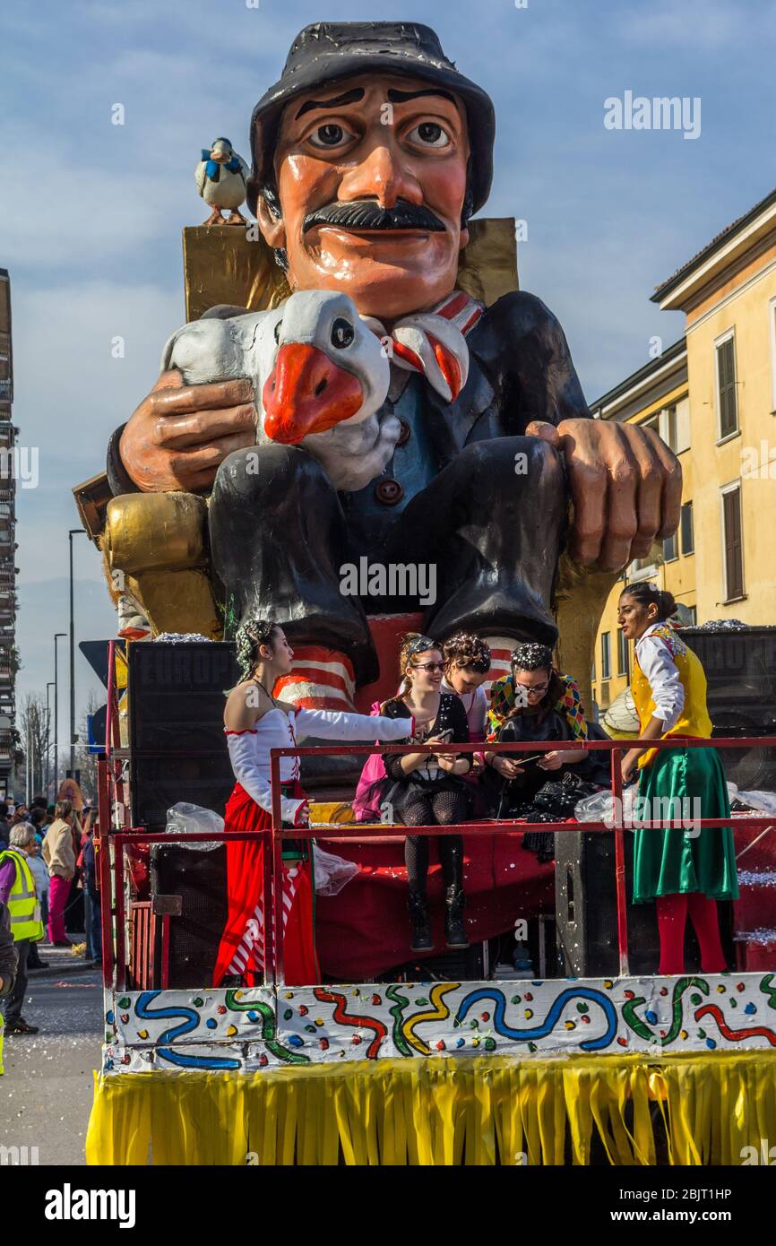 Masquerade parade at carnival in Crema Stock Photo - Alamy