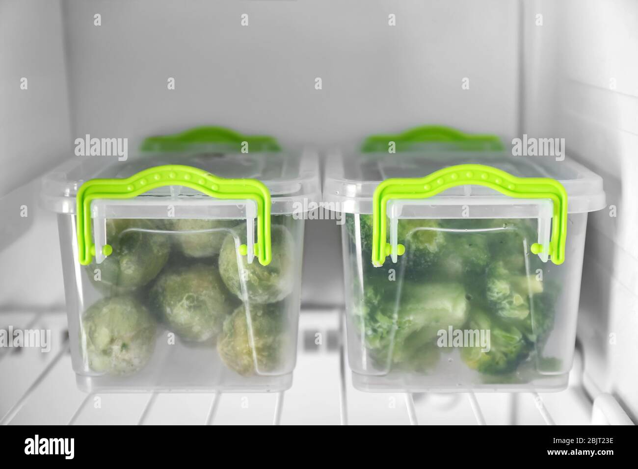 Freezer kitchen defrost hi-res stock photography and images - Alamy